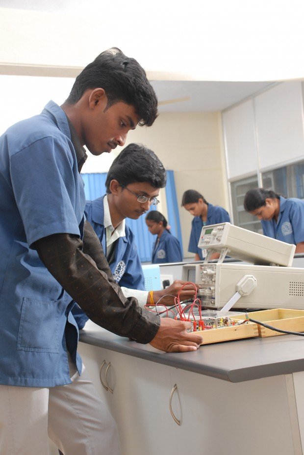 Communication Systems Lab - Selvam College of Technology (Autonomous ...